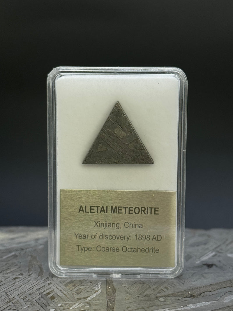ALETAI METEORITE, GOBI DESERT, CHINA. DISPLAY BOX. 5 GRAMS.