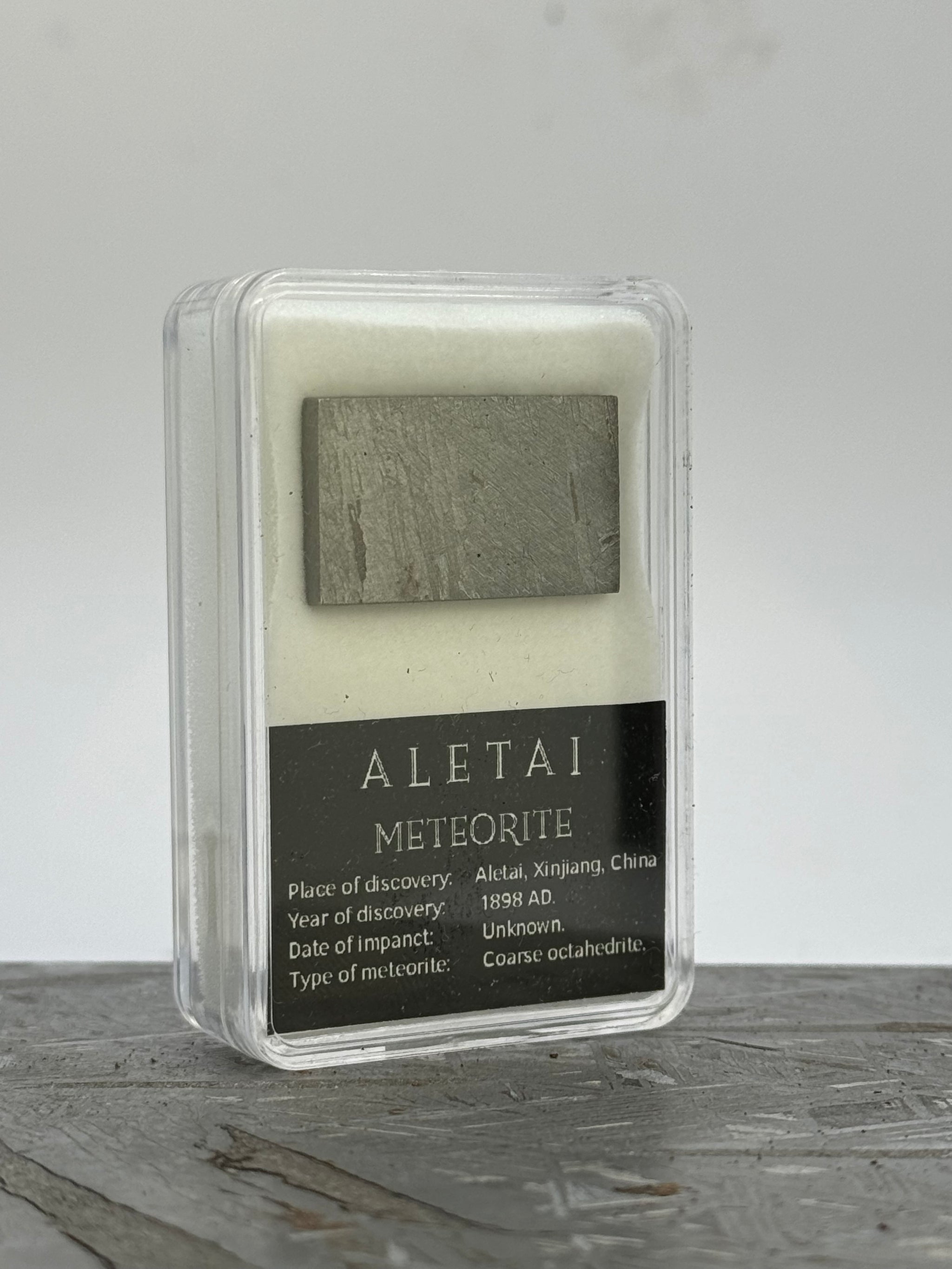 ALETAI METEORITE, GOBI DESERT, CHINA. DISPLAY BOX. 9 GRAMS.