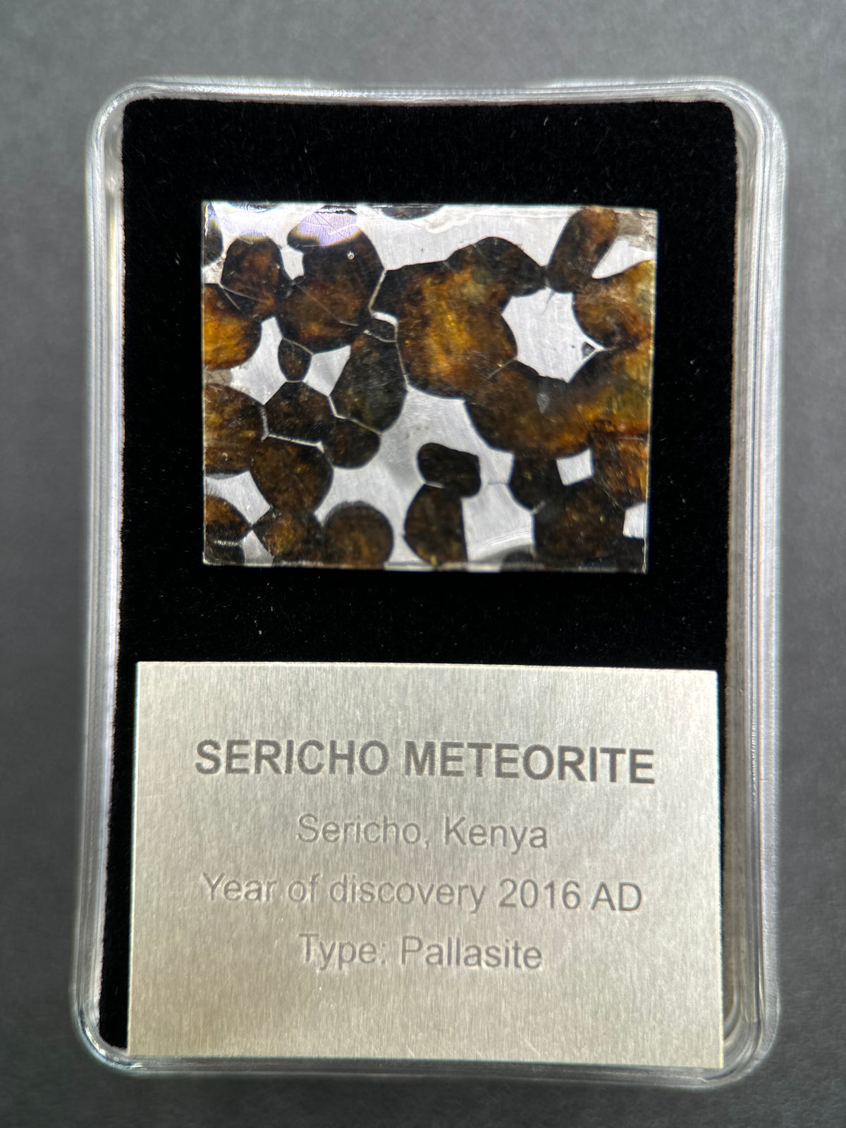 SERICHO METEORITE, KENYA. DISPLAY BOX. 4,9 GRAMS.